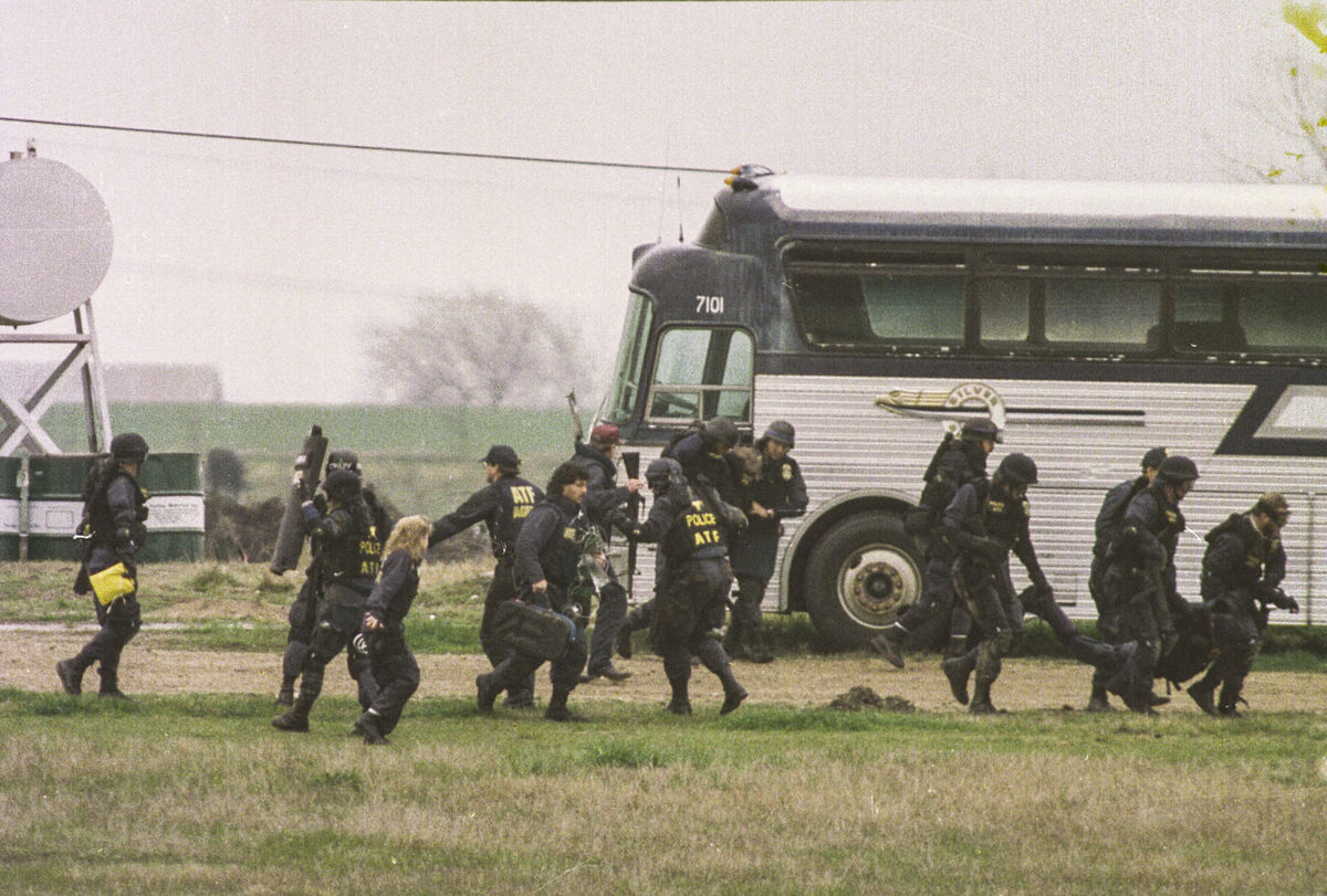 Fatal Fire and Explosion at Branch Davidian Compound – Movies To ...