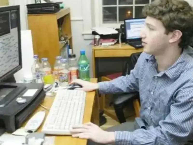 Mark Zuckerberg in 2003 – Movies To History.com